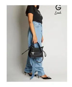 TOD'S Magnetic Fastened Tote Bag With T Logo Charm - Black