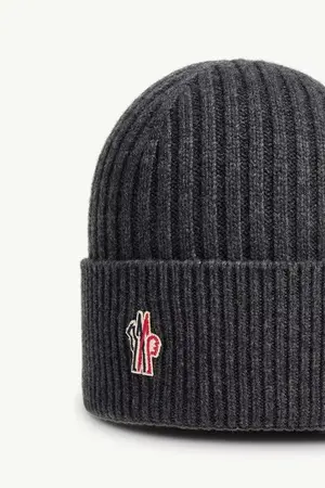 Moncler Logo Patch Ribbed Beanie - Dark Grey