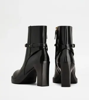 TOD'S Round Toe Zip Up Ankle Boots