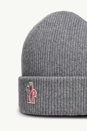 Moncler Logo Patch Ribbed-knit Beanie - Grey