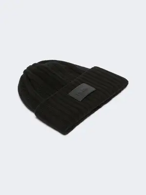 Max Mara Ribbed Cashmere Beanie With Logo Patch - Black