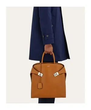 FERRAGAMO Hug Tote Bag - Make Clear