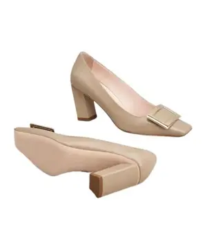 ROGER VIVIER Logo Buckled Block Heel Pumps - Beige