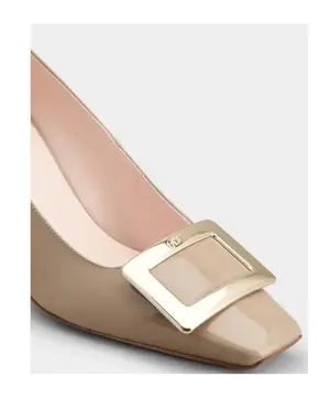 ROGER VIVIER Logo Buckled Block Heel Pumps - Beige