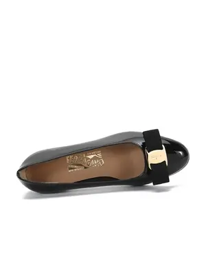 FERRAGAMO Patent Bow Detail Low Heel Pumps - Black