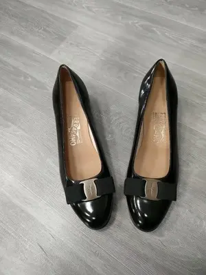 FERRAGAMO Patent Bow Detail Low Heel Pumps - Black