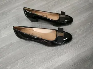 FERRAGAMO Patent Bow Detail Low Heel Pumps - Black