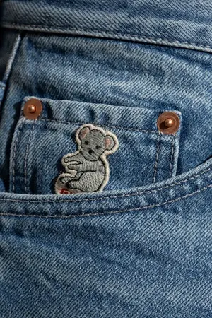 Gucci Cropped Jeans With Logo Patches - Blue
