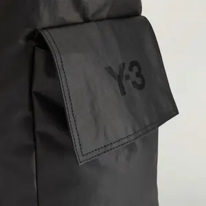 Y3 Logo Detailed Pocket Tote Bag - Black