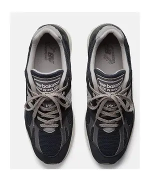 NEW BALANCE 991v2 Lace-up Sneakers - Black