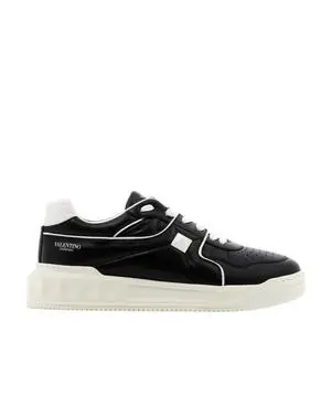 Valentino Garavani Roman Stud Lace-up Sneakers - Black