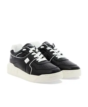 Valentino Garavani Roman Stud Lace-up Sneakers - Black