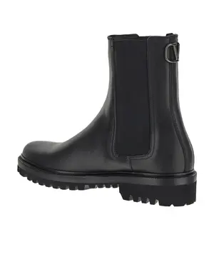 Valentino Garavani Vlogo Plaque Round Toe Chelsea Boots