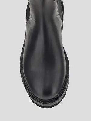 Valentino Garavani Vlogo Plaque Round Toe Chelsea Boots