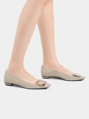ROGER VIVIER Belle Buckled Ballerina Flats - Beige