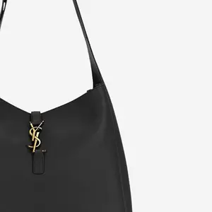 Saint Laurent Le 5 À 7 Logo Plaque Large Shoulder Bag - Black