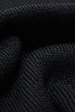 Moncler Logo Patch Ribbed Scarf - Black