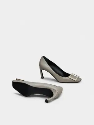 ROGER VIVIER Trompette Buckle Pumps - Beige