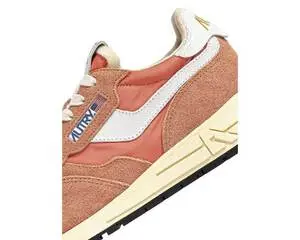 AUTRY Retro Runner Sneakers - Cracked White/pink