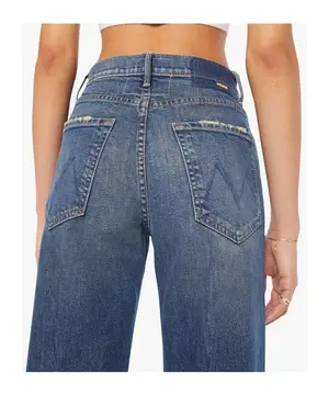 MOTHER The Lasso Sneak Distressed Jeans - Blue