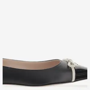 Valentino Garavani Contrast Bow Ballet Flats - Black