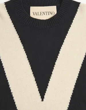 Valentino Garavani Crew Neck Long Sleeve Jumper With Graphic Print