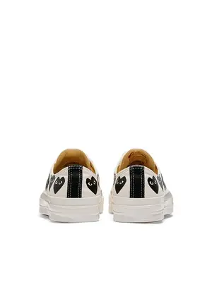 CONVERSE X COMME DES GARONS PLAY Low Top Sneakers With Heart Logo - Nude