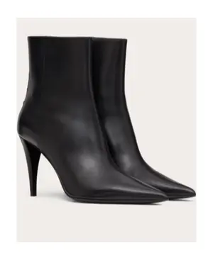 Valentino Garavani Rockstud Pointed Toe Heeled Boots