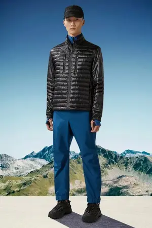 Moncler Pontaix Short Down Jacket - Black