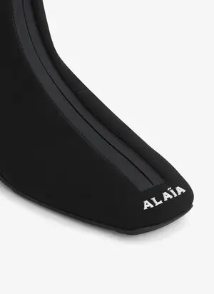Alaïa Square-toed High-top Casual Zip-up Boots