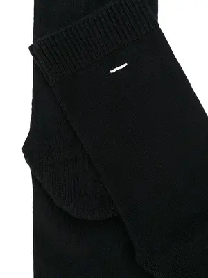 MAISON MARGIELA Split Toe Ribbed Socks - Black