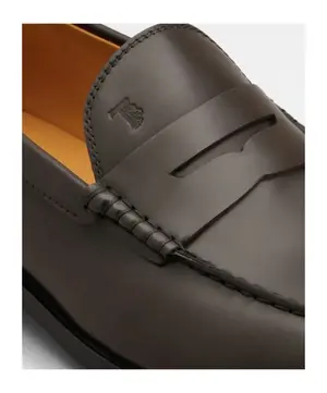 TOD'S Round-toe Calfskin Penny Loafers With Signature Embossing And Hand-stitching - Brown