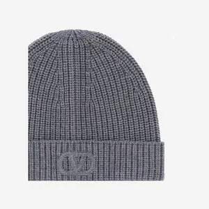 Valentino Garavani Vlogo Signature Knitted Beanie - Gray