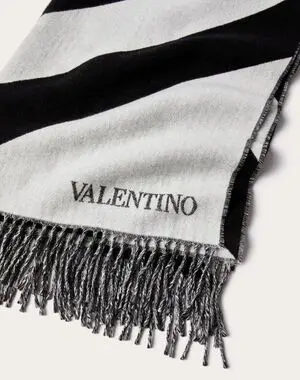 Valentino Garavani Logo Detailed Fringed Edge Scarf
