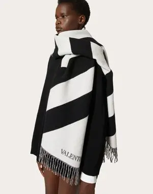 Valentino Garavani Logo Detailed Fringed Edge Scarf