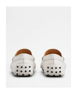 TOD'S Kate Gommino Driving Flat With Metal Chain Detail