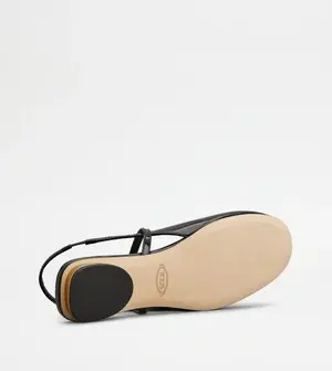 TOD'S Mary Jane Flats With Enamel T Detail