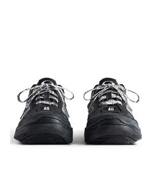 Balenciaga Hamptons Worn-out Effect Sneakers - Black