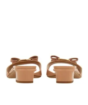 FERRAGAMO Vara Bow Slides - Amaretti