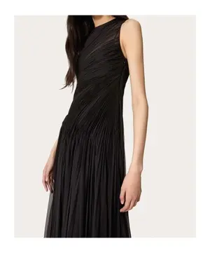 Valentino Garavani Round Neck Sleeveless Gown