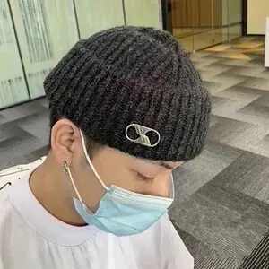 We11Done Logo Beanie - Black