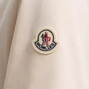 Moncler Logo Embroidered Crewneck T-shirt - Pink