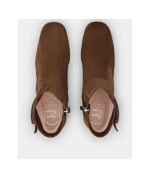 ROGER VIVIER Très Vivier Buckled Ankle Boots
