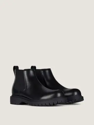 Givenchy Chelsea Boots With Embossed Logo - Black