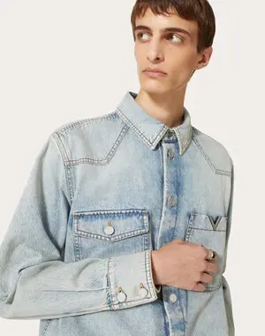 Valentino Garavani Logo Plaque Long-sleeved Denim Shirt - Gray