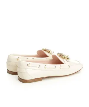 ROGER VIVIER Très Vivier Boat Loafers With Crystal Embellishments - Cream