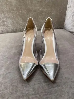 GIANVITO ROSSI Pointed High Heel Pumps - Nude