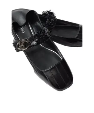 Valentino Garavani Ballerinas With Floral Appliqu