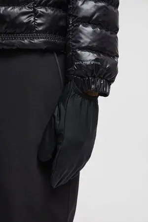 Moncler Walibi Short Down Jacket - Black