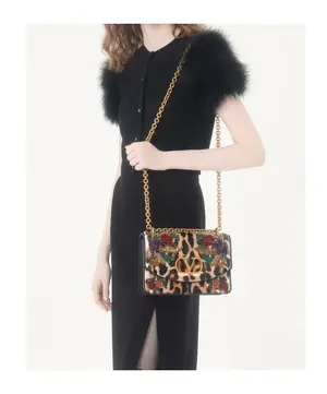 Valentino Garavani Crewneck Short Sleeve Knitted Cardigan With Feather Detail